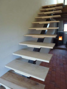 Half turn stair design for irregular stairwell | WOOD DESIGNER